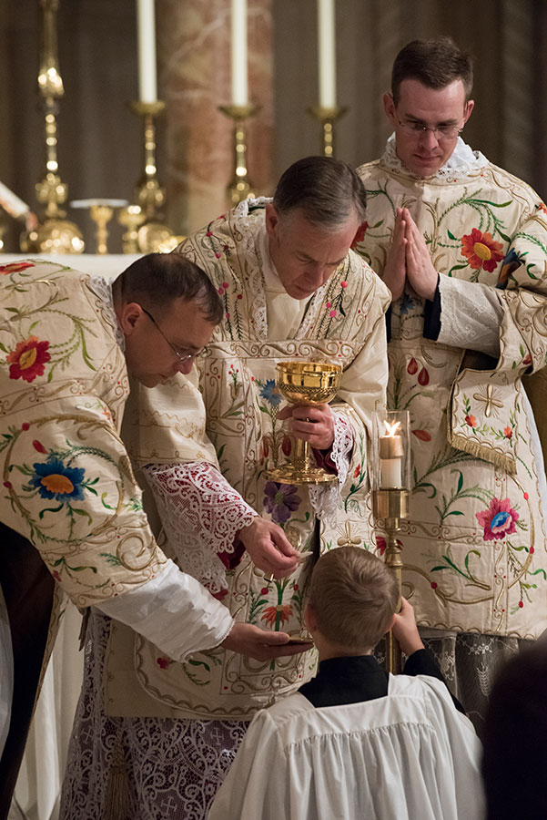 Archbishop Sample celebrates Latin Mass in nation’s capital « One More Soul